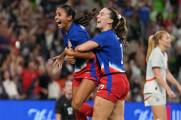 FOOTBALL: Olympic champ U.S. women return with goals from Thompson ...